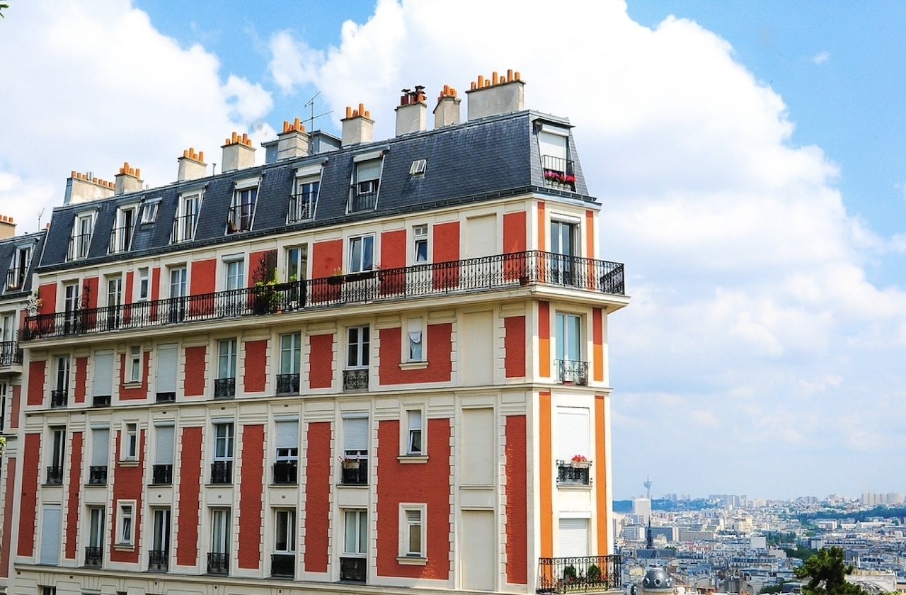How to Find the Instagram-Worthy Sinking House in Paris - From Paris to ...