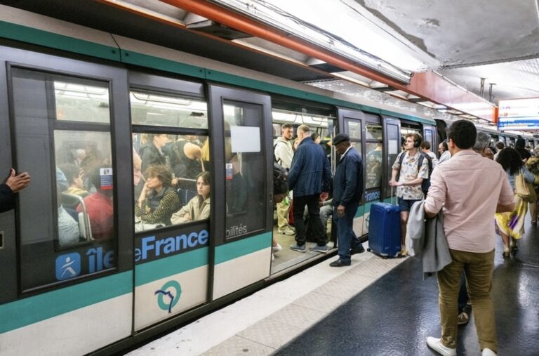 How to Use the Metro in Paris (2025 Guide for First-Time Visitors ...