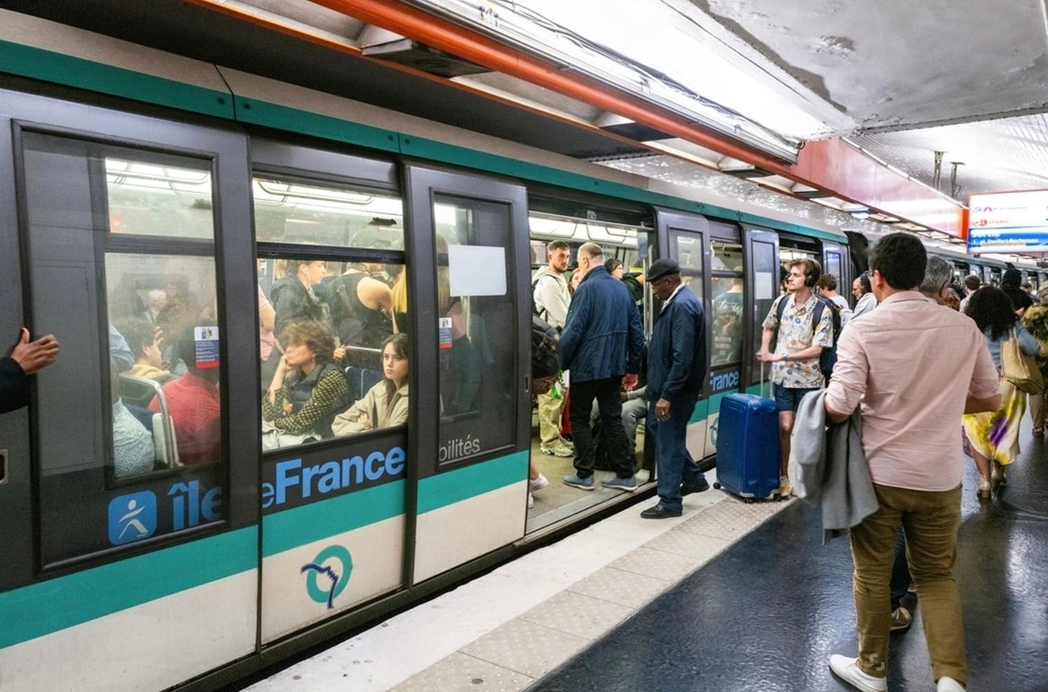How to Use the Metro in Paris (2025 Guide for First-Time Visitors ...